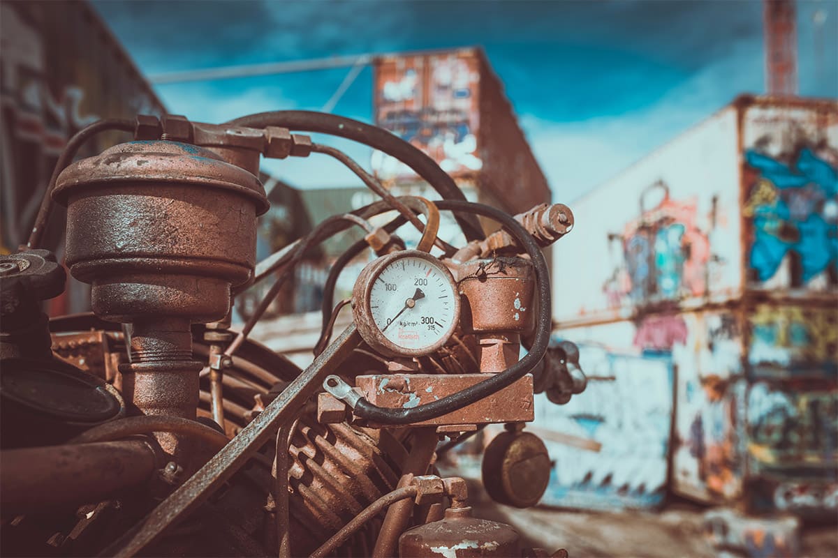 Zinabre? Como saber a hora de trocar os polos da bateria automotiva?